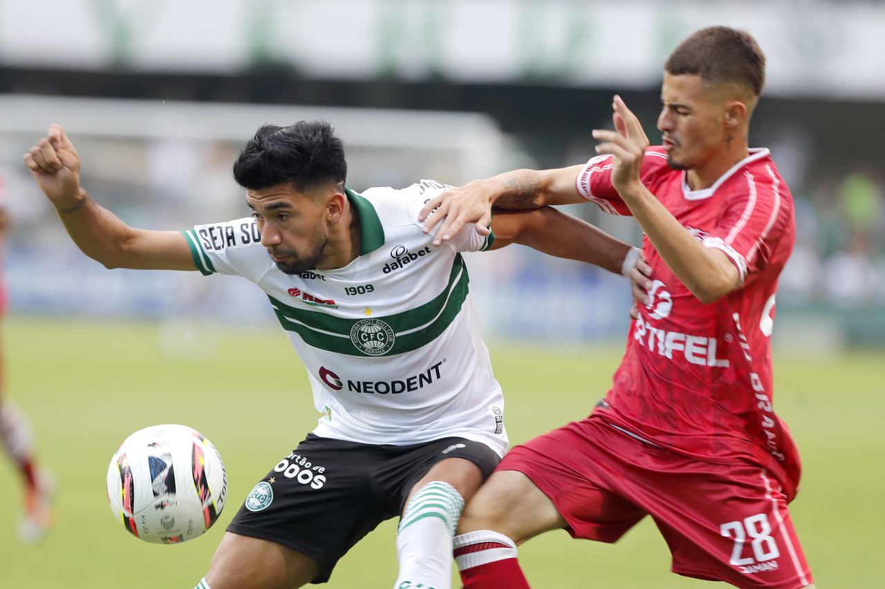 Coritiba: Entenda o "sumiço" do meia Marcelino Moreno, camisa 10