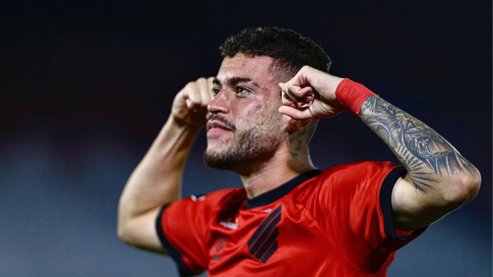 Rômulo volta a brilhar no Defensores del Chaco em vitória do Athletico