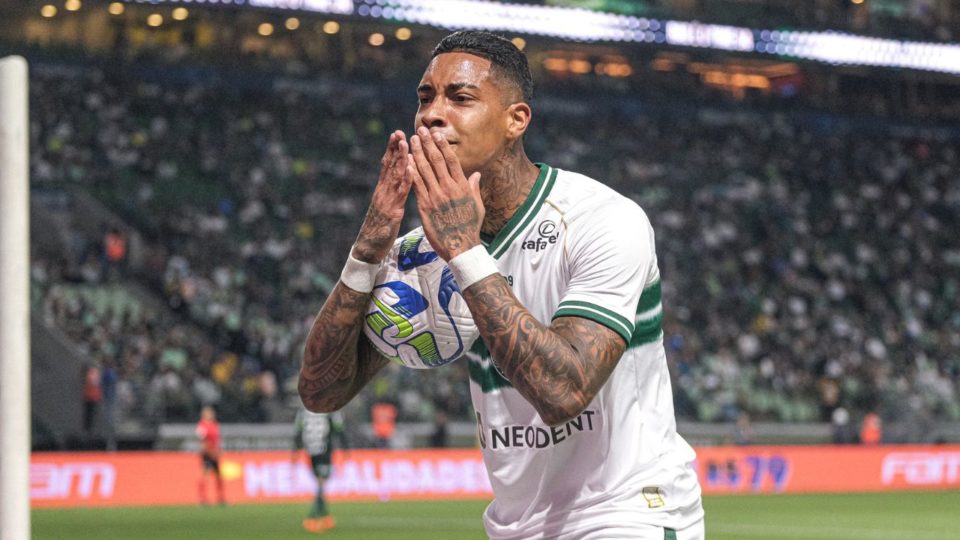 Coritiba: Alef Manga retorna com gol contra o Palmeiras após afastamento