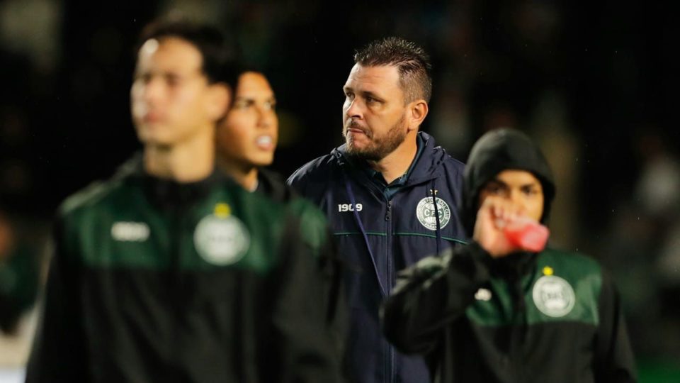 Kosloski quebra tabus, mas despista sobre efetivação no Coritiba