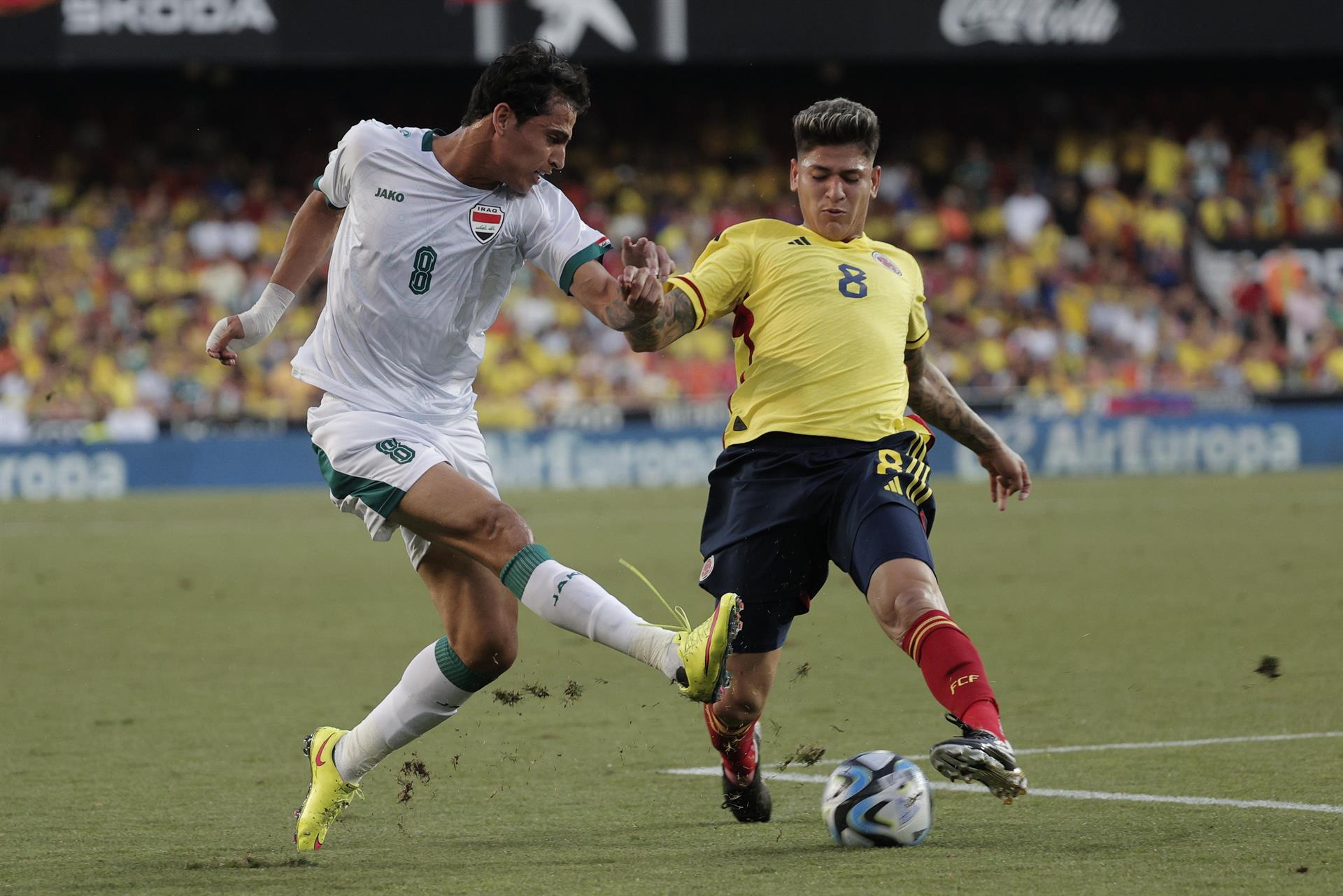 Athletico está interessado no meia Jorge Carrascal, diz jornalista