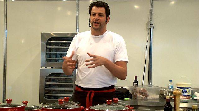 Chef Beto Madalosso ensina a Salada Copacabana e o Spaghetti alla Carbonara