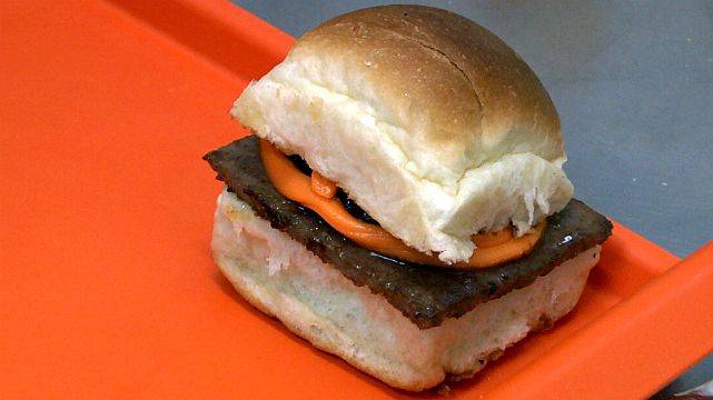 Hambúrguer quadrado é destaque do Square Burger