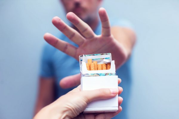 Abrupto ou gradual? Escolha o método para parar de fumar sem remédio