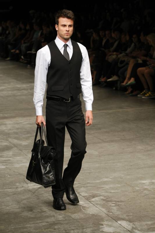 Confira as imagens do desfile da Raffer