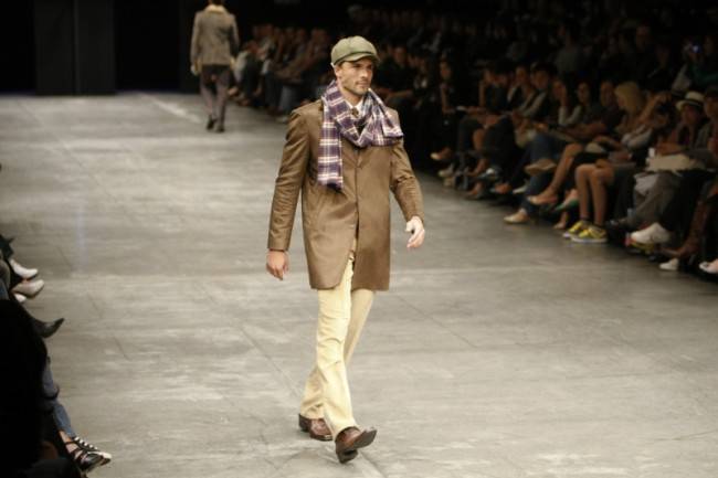 Confira as imagens do desfile da Raffer