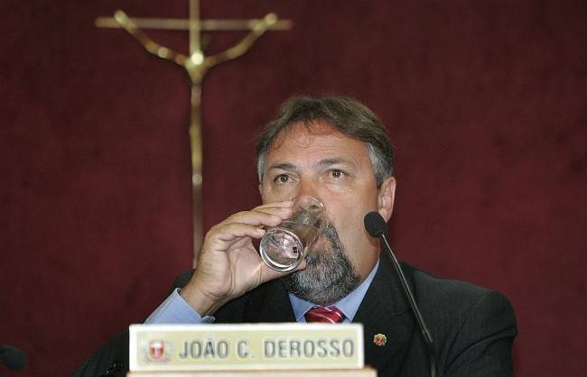 Derosso fica na Câmara, de novo