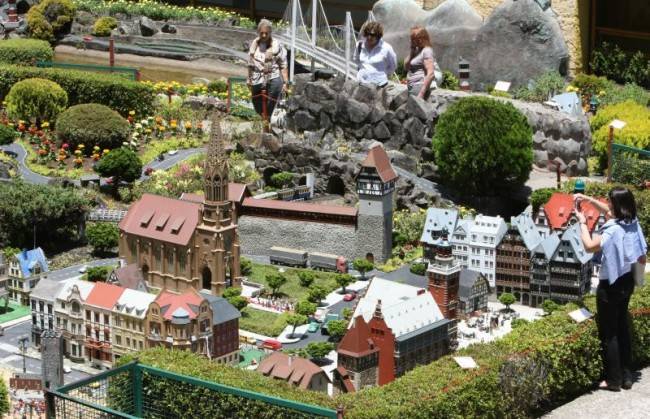 Mini Mundo abre mais cedo em julho