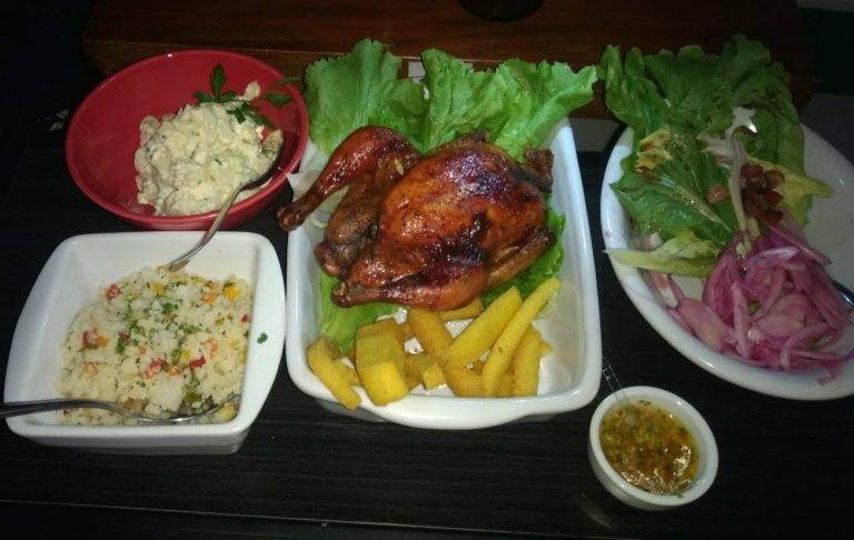 Todo sábado tem um galeto como os da Serra Gaúcha no centro de Curitiba