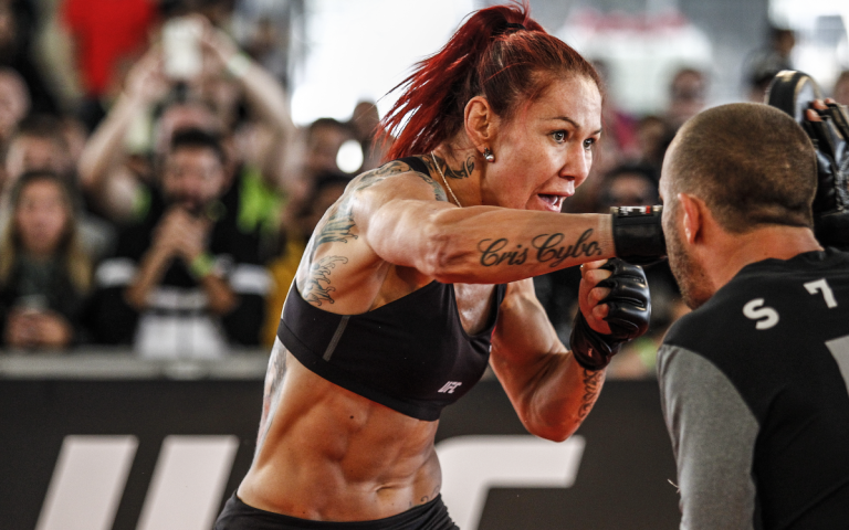 Estrela do UFC, Cris Cyborg já foi "Júnior Baiano" no Atlético-PR
