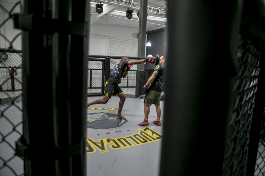 Jon Jones 'careta', Rafael Carvalho tenta fazer história no Bellator 190