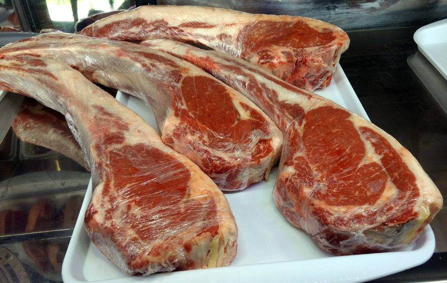 Tomahawk, uma carne incrível, enorme e deliciosa na parrilla