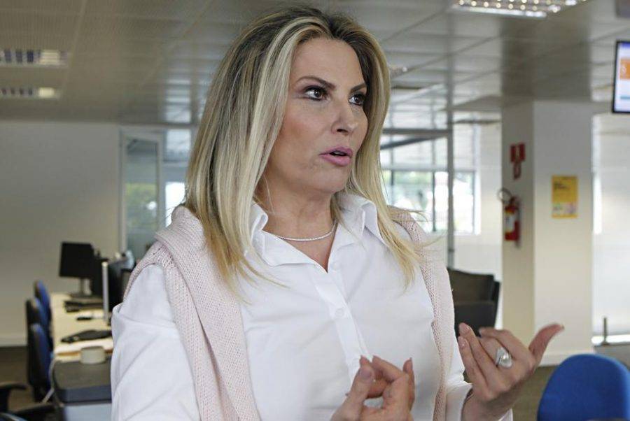 Ao assumir governo, Cida passa de patinho feio a candidata com chances ...