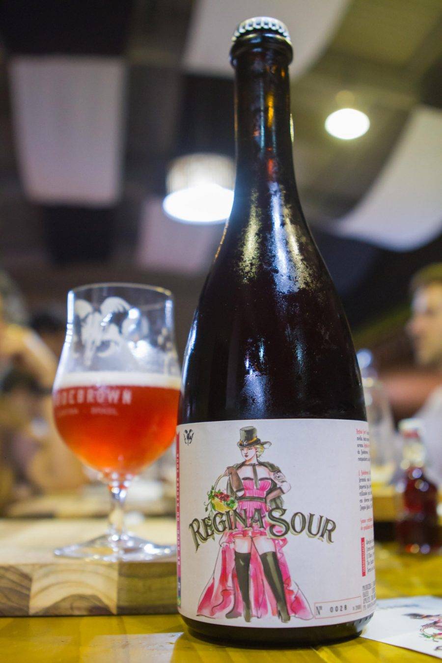 Uma cerveja chamada Regina. Saison sour com toque de framboesa chega ao ...